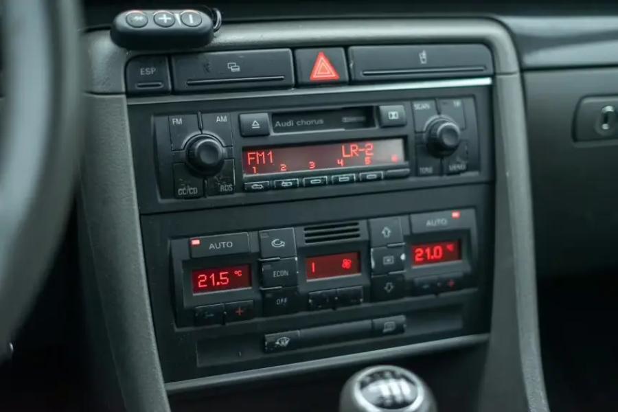 Синий Ауди А4 2001 в Лиепая, объемом двигателя 2.50 л и пробегом 182 тыс. км за 2400 €, фото 19 на AUTOMOTO.COM.LV