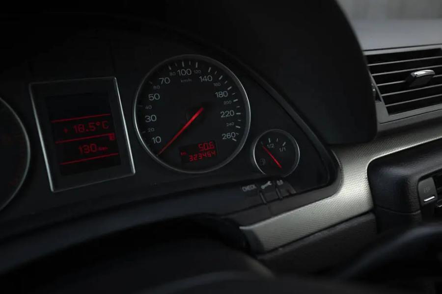 Blue Audi A4 2001 in Jelgava, with an engine capacity of 1.90 L and mileage of 323 thousand km for 1900 €, photo 11 on AUTOMOTO.COM.LV