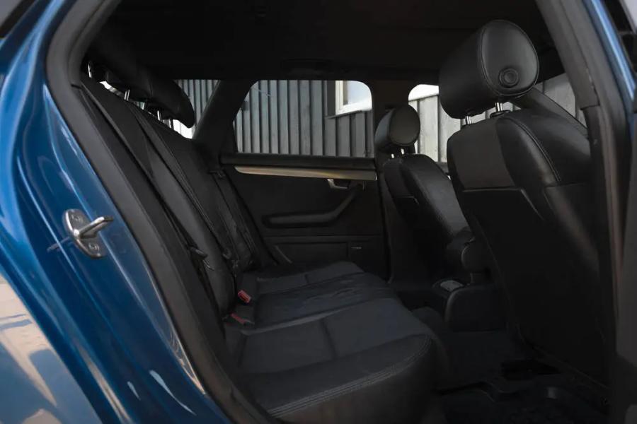 Blue Audi A4 2001 in Jelgava, with an engine capacity of 1.90 L and mileage of 323 thousand km for 1900 €, photo 17 on AUTOMOTO.COM.LV