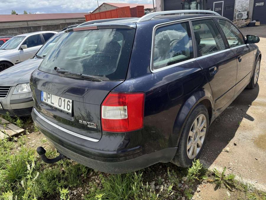 Zils Audi A4 2001 Kauņa, ar dzinēja tilpumu 2.50 L un nobraukumu 255 tūkst. km par 500 €, foto 5 vietnē AUTOMOTO.COM.LV