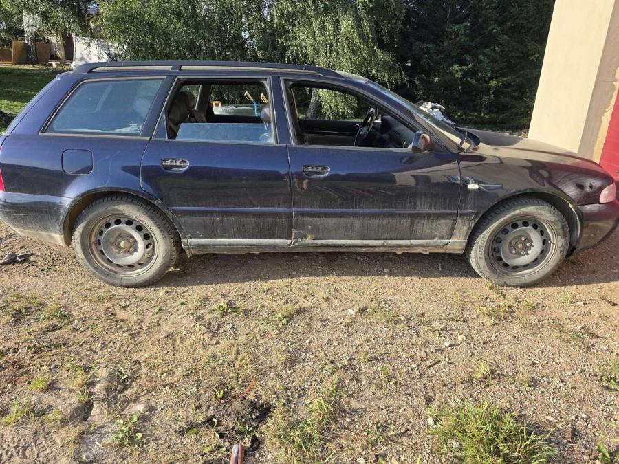 Синий Ауди А4 2001 в Укмерге, объемом двигателя 1.90 л и пробегом 420 тыс. км за 600 €, фото 4 на AUTOMOTO.COM.LV