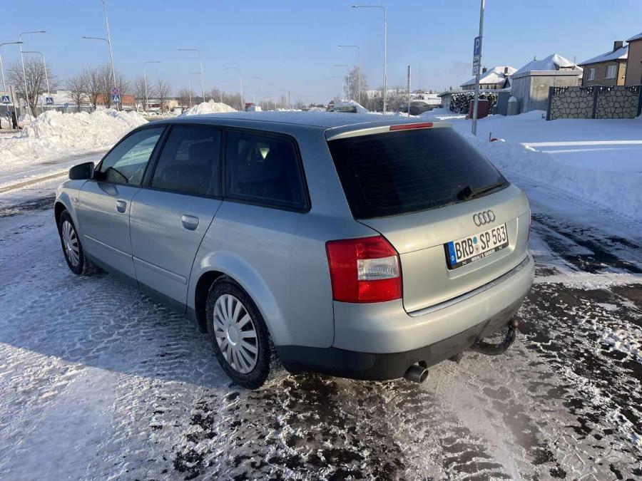 Синий Ауди А4 2002 в Шяуляй, объемом двигателя 1.98 л и пробегом 215 тыс. км за 1550 €, фото 5 на AUTOMOTO.COM.LV