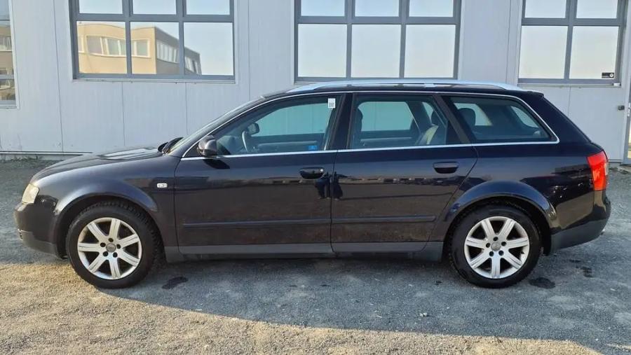 Zils Audi A4 2002 Limbaži, ar dzinēja tilpumu 2.00 L un nobraukumu 199 tūkst. km par 3250 €, foto 9 vietnē AUTOMOTO.COM.LV