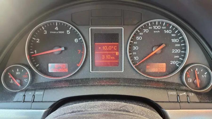 Zils Audi A4 2002 Limbaži, ar dzinēja tilpumu 2.00 L un nobraukumu 199 tūkst. km par 3250 €, foto 11 vietnē AUTOMOTO.COM.LV