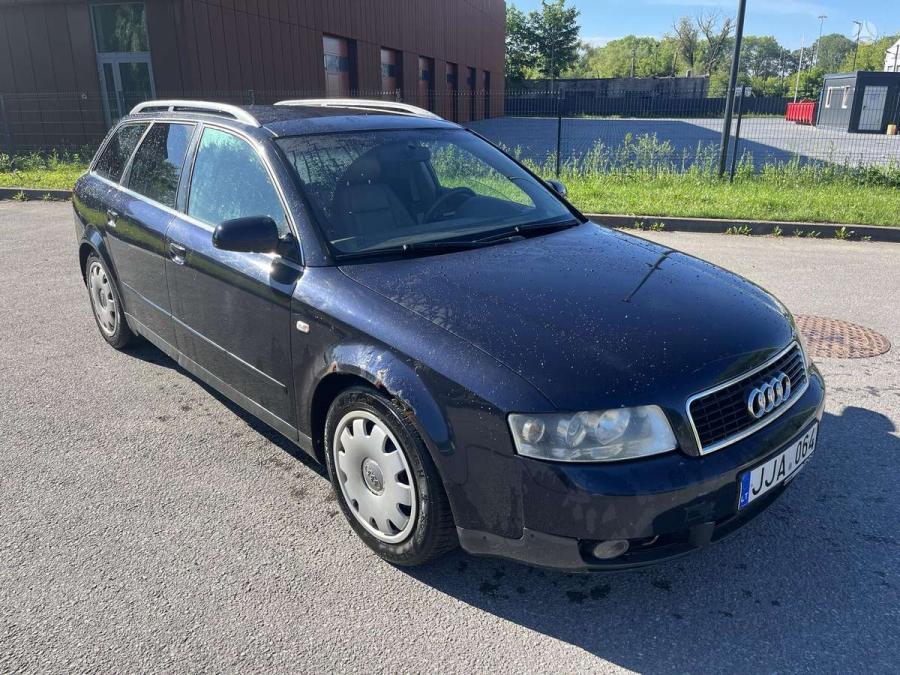 Blue Audi A4 2002 in Klaipeda, with an engine capacity of 1.90 L and mileage of 399 thousand km for 700 €, photo 3 on AUTOMOTO.COM.LV