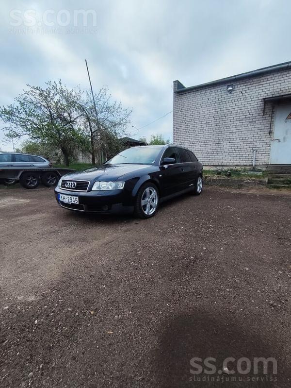 Audi A4 2002 in Daugavpils on AUTOMOTO.COM.LV Blue Audi A4 2002 in Daugavpils, with an engine capacity of 2.50 L and mileage of 342 thousand km for 2100 €, photo 3 on AUTOMOTO.COM.LV