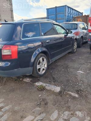 Zils Audi A4 2002 Rīga, ar dzinēja tilpumu 2.50 L un nobraukumu 315 tūkst. km par 1001 €, foto 5 vietnē AUTOMOTO.COM.LV