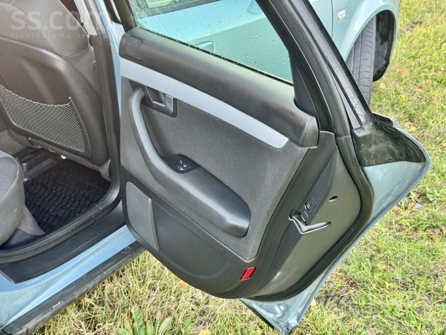 Blue Audi A4 2002 in Riga, with an engine capacity of 1.80 L and mileage of 244 thousand km for 3900 €, photo 8 on AUTOMOTO.COM.LV