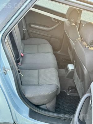 Blue Audi A4 2002 in Riga, with an engine capacity of 1.80 L and mileage of 244 thousand km for 3900 €, photo 9 on AUTOMOTO.COM.LV