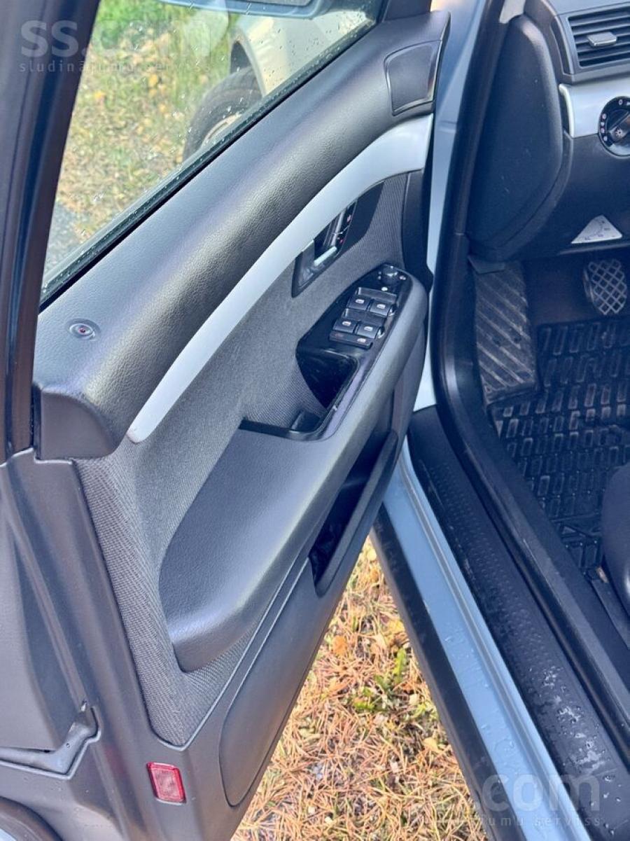 Blue Audi A4 2002 in Riga, with an engine capacity of 1.80 L and mileage of 244 thousand km for 3900 €, photo 12 on AUTOMOTO.COM.LV