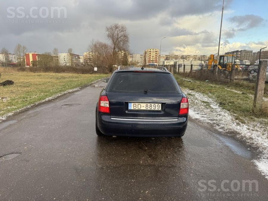 Zils Audi A4 2003 Rīga, ar dzinēja tilpumu 2.50 L un nobraukumu 267 tūkst. km par 1550 €, foto 4 vietnē AUTOMOTO.COM.LV