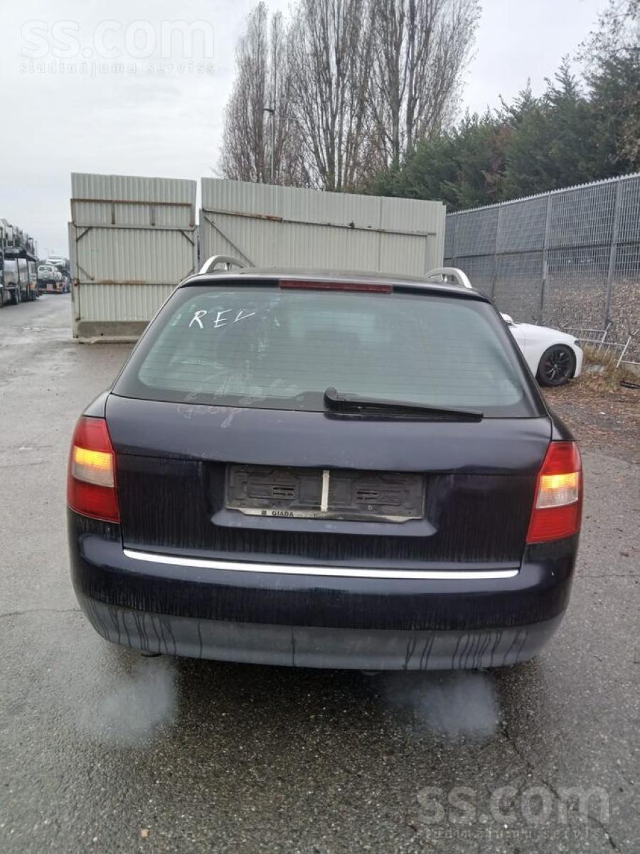 Blue Audi A4 2003 in Riga, with an engine capacity of 2.50 L and mileage of 276 thousand km for 1400 €, photo 5 on AUTOMOTO.COM.LV