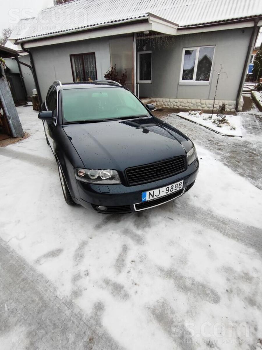 Zils Audi A4 2004 Rēzekne, ar dzinēja tilpumu 2.50 L un nobraukumu 320 tūkst. km par 2100 €, foto 1 vietnē AUTOMOTO.COM.LV