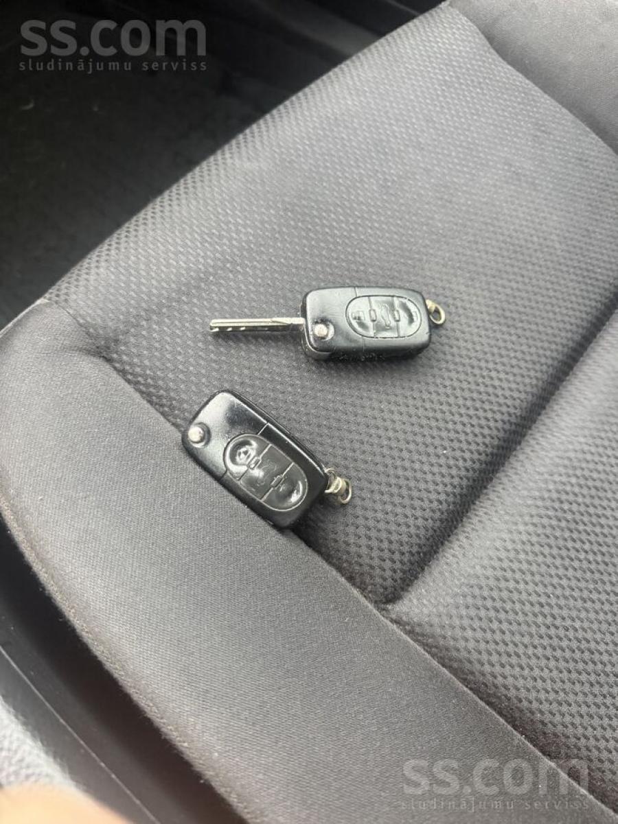 Zils Audi A4 2004 Cēsis, ar dzinēja tilpumu 1.90 L un nobraukumu 353 tūkst. km par 1450 €, foto 12 vietnē AUTOMOTO.COM.LV