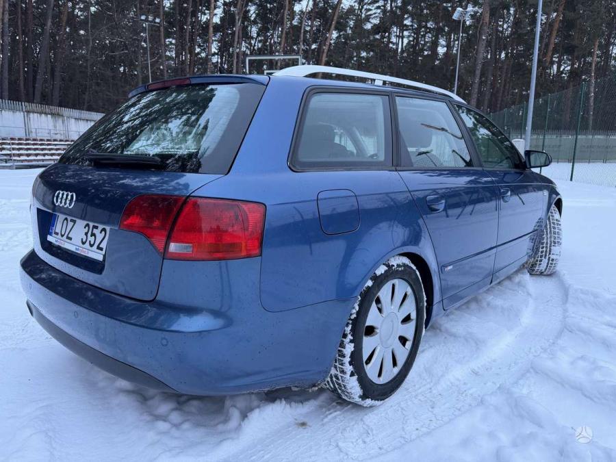 Zils Audi A4 2005 Alīta, ar dzinēja tilpumu 1.99 L un nobraukumu 334 tūkst. km par 3150 €, foto 15 vietnē AUTOMOTO.COM.LV