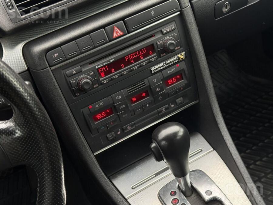 Zils Audi A4 2005 Rīga, ar dzinēja tilpumu 2.00 L un nobraukumu 361 tūkst. km par 1690 €, foto 12 vietnē AUTOMOTO.COM.LV