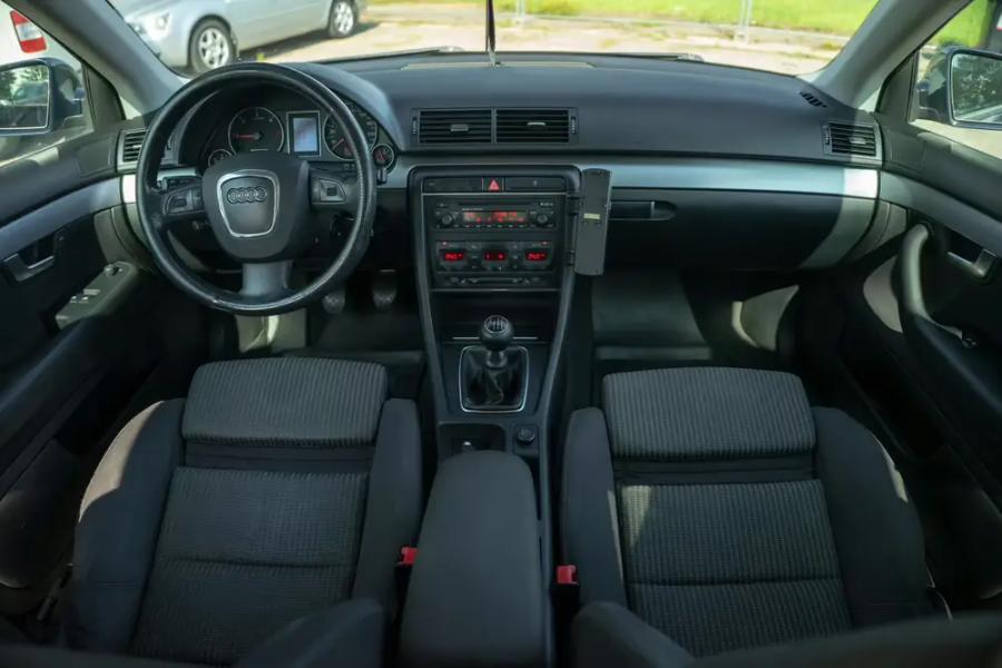 Blue Audi A4 2006 in Liepaja, with an engine capacity of 2.00 L and mileage of 278 thousand km for 2500 €, photo 8 on AUTOMOTO.COM.LV