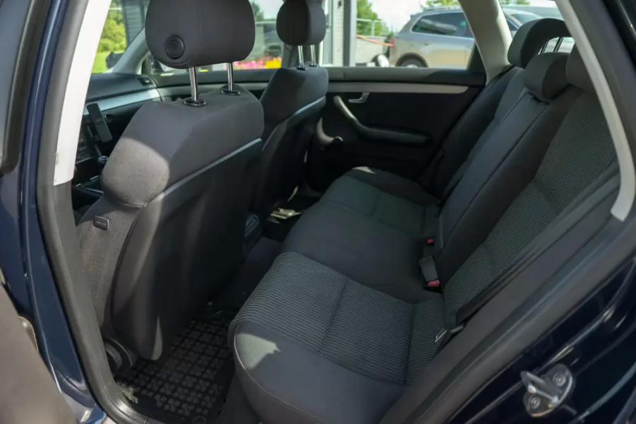 Blue Audi A4 2006 in Liepaja, with an engine capacity of 2.00 L and mileage of 278 thousand km for 2500 €, photo 10 on AUTOMOTO.COM.LV