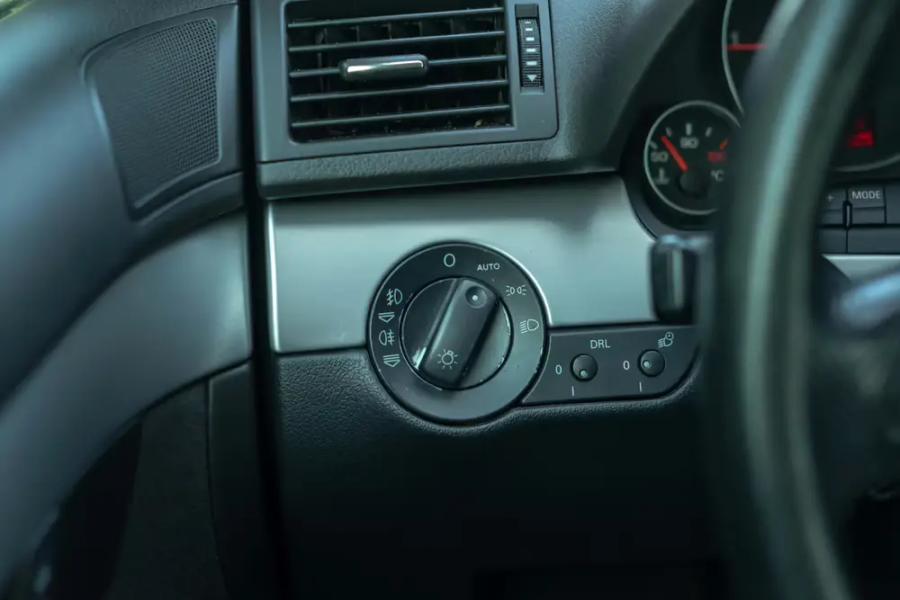 Blue Audi A4 2006 in Liepaja, with an engine capacity of 2.00 L and mileage of 278 thousand km for 2500 €, photo 21 on AUTOMOTO.COM.LV
