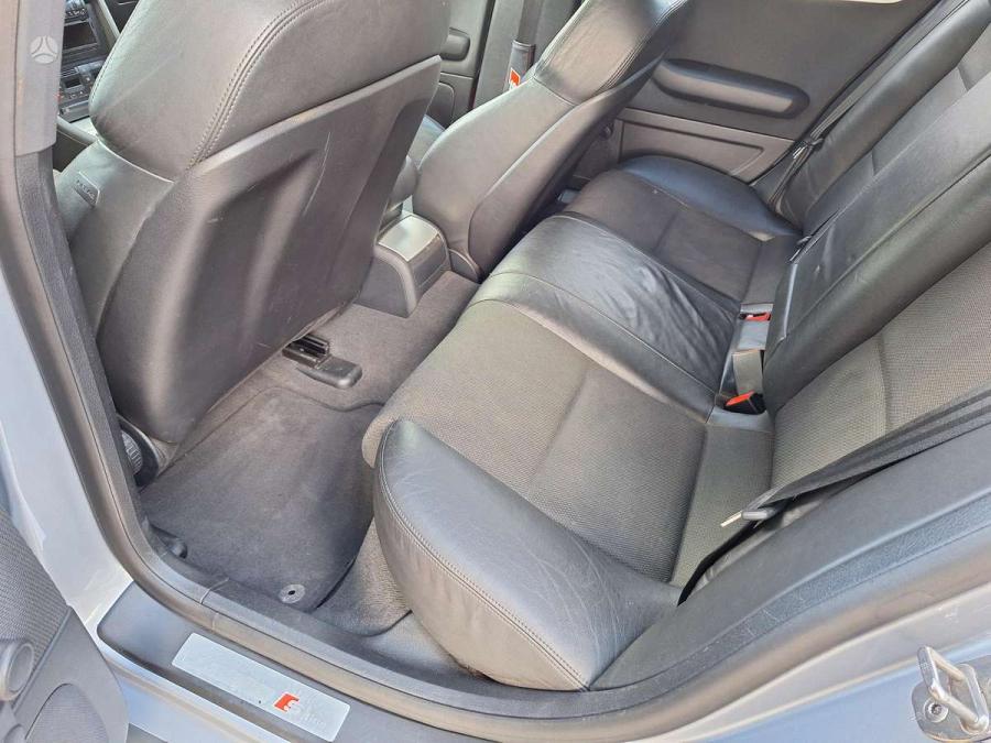 Blue Audi A4 2006 in Kelme, with an engine capacity of 2.00 L and mileage of 342 thousand km for 2750 €, photo 10 on AUTOMOTO.COM.LV