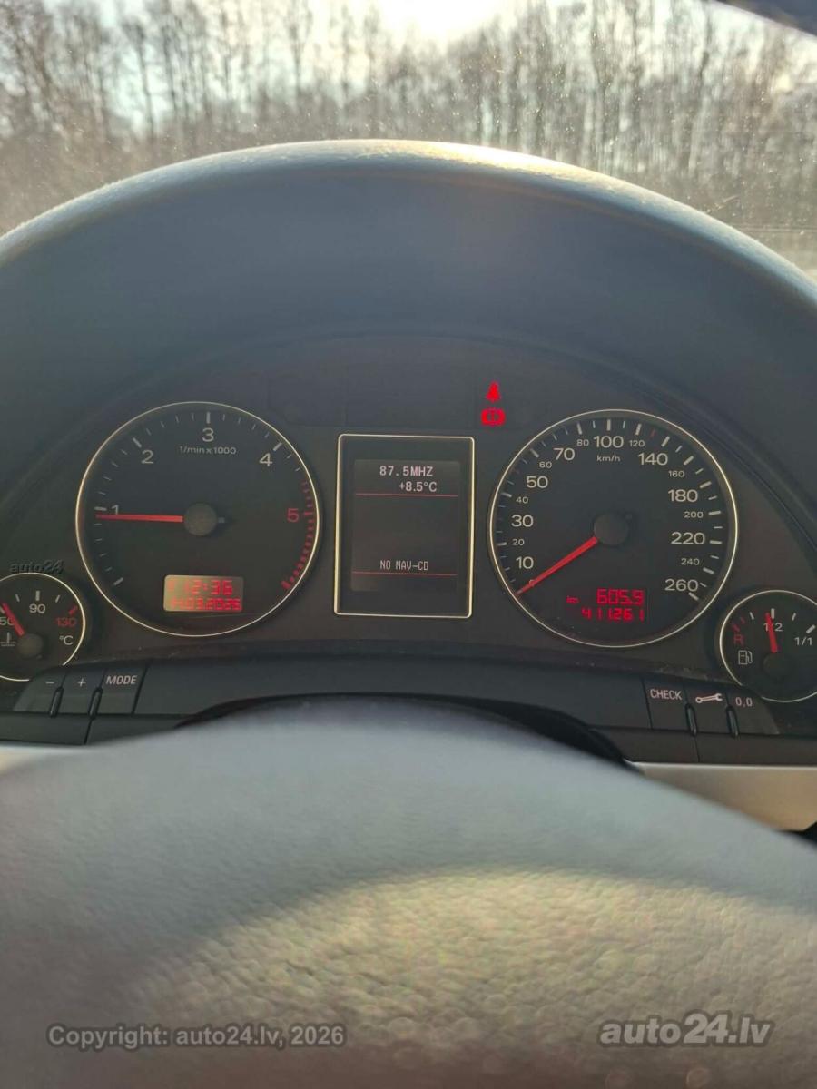 Zils Audi A4 2007 Tallina, ar dzinēja tilpumu 2.00 L un nobraukumu 411 tūkst. km par 2500 €, foto 10 vietnē AUTOMOTO.COM.LV