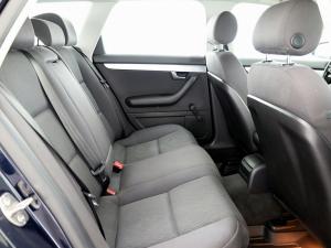 Zils Audi A4 2007 Tallina, ar dzinēja tilpumu 2.00 L un nobraukumu 258 tūkst. km par 1699 €, foto 15 vietnē AUTOMOTO.COM.LV