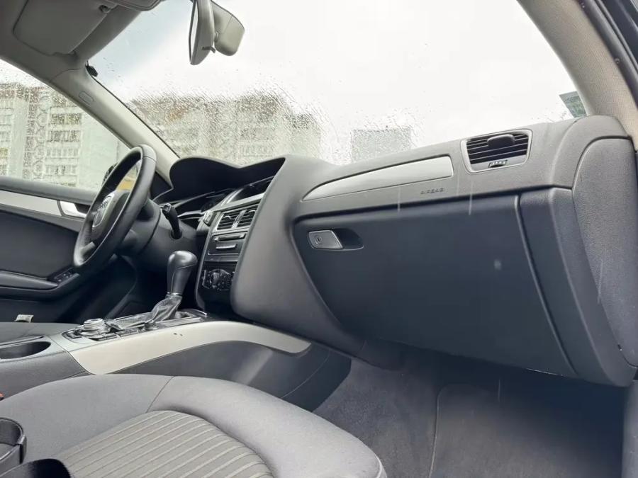 Zils Audi A4 2008 Rīga, ar dzinēja tilpumu 2.00 L un nobraukumu 335 tūkst. km par 4990 €, foto 8 vietnē AUTOMOTO.COM.LV
