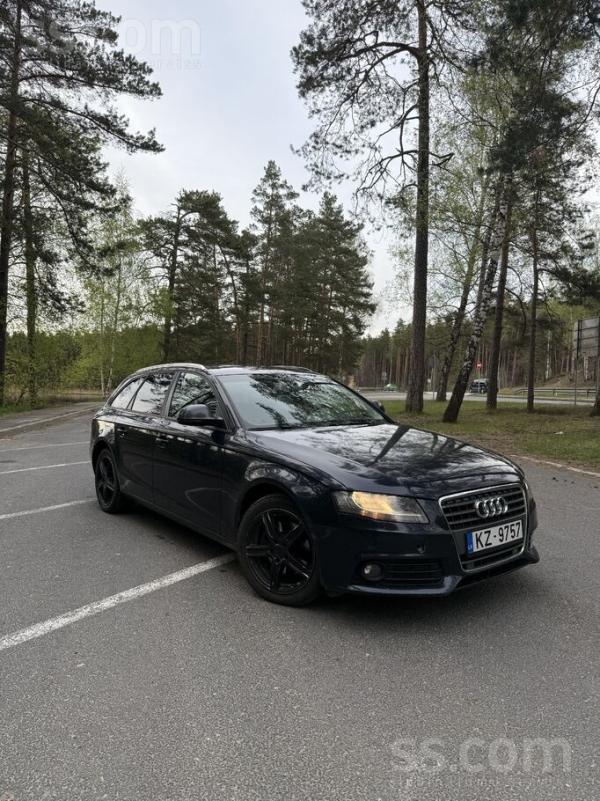 Zils Audi A4 2009 Rīga, ar dzinēja tilpumu 2.00 L un nobraukumu 389 tūkst. km par 4150 €, foto 1 vietnē AUTOMOTO.COM.LV