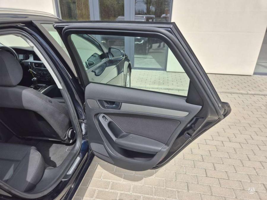 Zils Audi A4 2009 Marijampole, ar dzinēja tilpumu 1.97 L un nobraukumu 274 tūkst. km par 4000 €, foto 24 vietnē AUTOMOTO.COM.LV