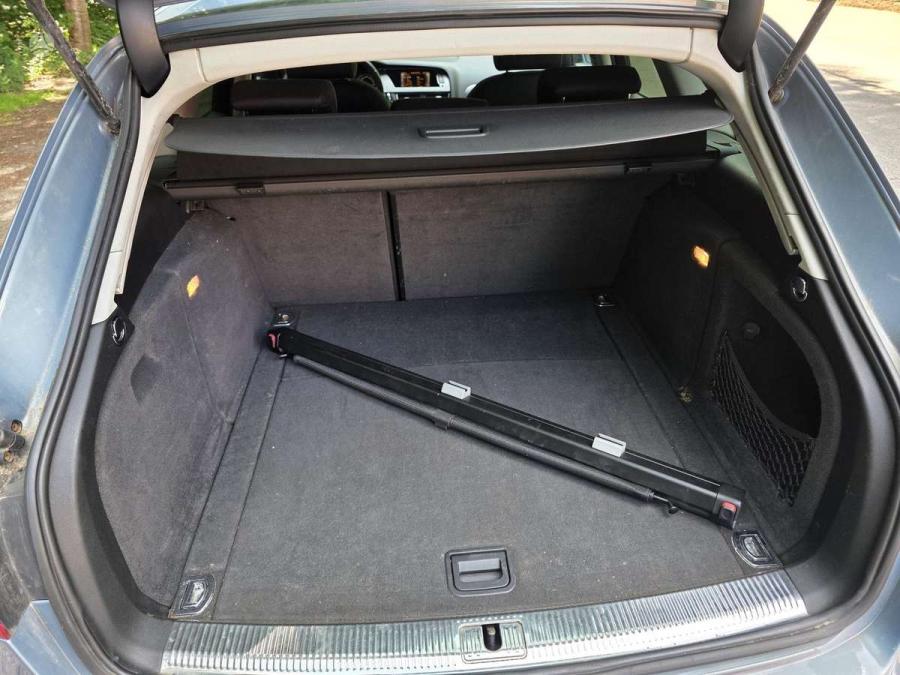 Zils Audi A4 2009 Viļņa, ar dzinēja tilpumu 1.99 L un nobraukumu 300 tūkst. km par 2700 €, foto 10 vietnē AUTOMOTO.COM.LV