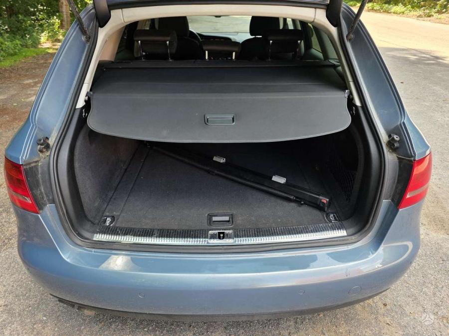 Zils Audi A4 2009 Viļņa, ar dzinēja tilpumu 1.99 L un nobraukumu 300 tūkst. km par 2700 €, foto 11 vietnē AUTOMOTO.COM.LV