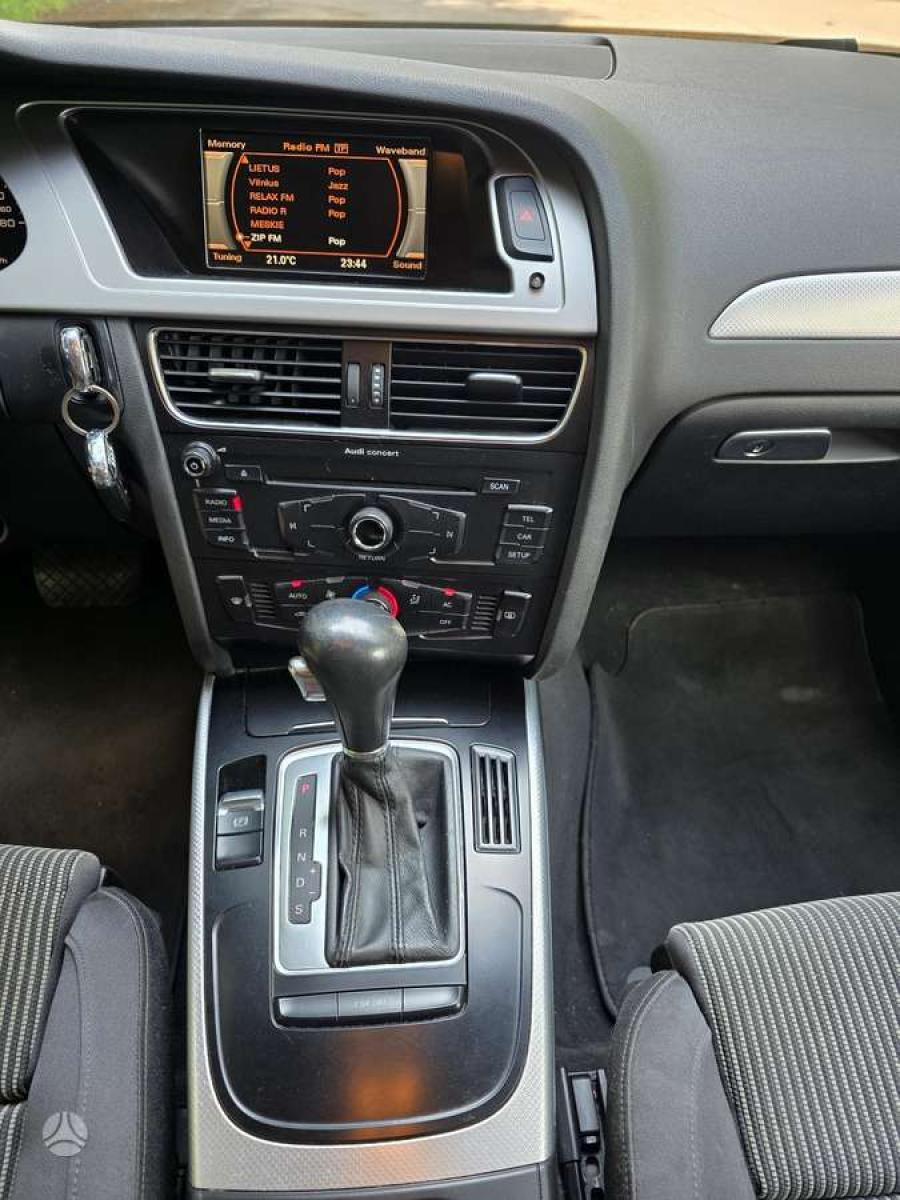 Zils Audi A4 2009 Viļņa, ar dzinēja tilpumu 1.99 L un nobraukumu 300 tūkst. km par 2700 €, foto 13 vietnē AUTOMOTO.COM.LV