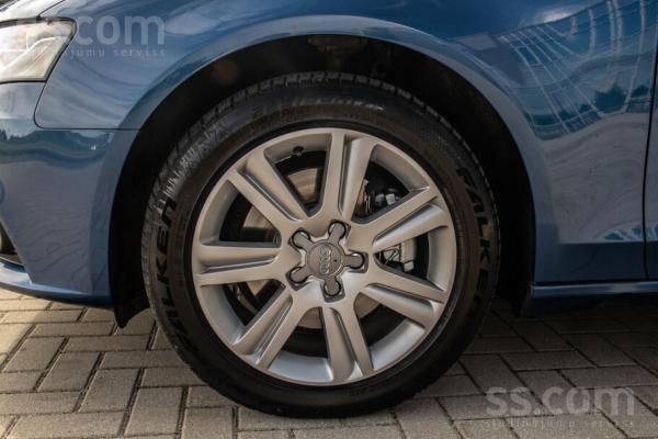 Audi A4 2009 in Riga on AUTOMOTO.COM.LV Blue Audi A4 2009 in Riga, with an engine capacity of 2.00 L and mileage of 255 thousand km for 5990 €, photo 11 on AUTOMOTO.COM.LV