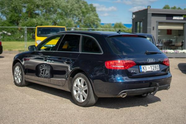 Zils Audi A4 2010 Rīga, ar dzinēja tilpumu 2.70 L un nobraukumu 336 tūkst. km par 6490 €, foto 5 vietnē AUTOMOTO.COM.LV