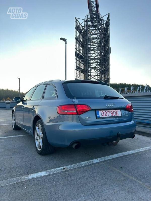 Audi A4 2010 in Vilnius on AUTOMOTO.COM.LV Blue Audi A4 2010 in Vilnius, with an engine capacity of 2.00 L and mileage of 310 thousand km for 4899 €, photo 4 on AUTOMOTO.COM.LV