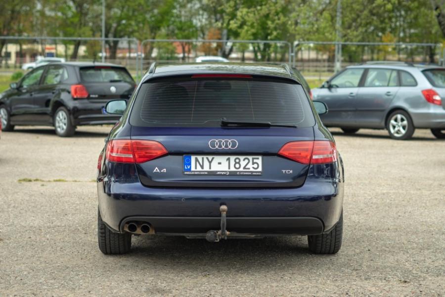 Zils Audi A4 2011 Rīga, ar dzinēja tilpumu 2.00 L un nobraukumu 307 tūkst. km par 5350 €, foto 10 vietnē AUTOMOTO.COM.LV