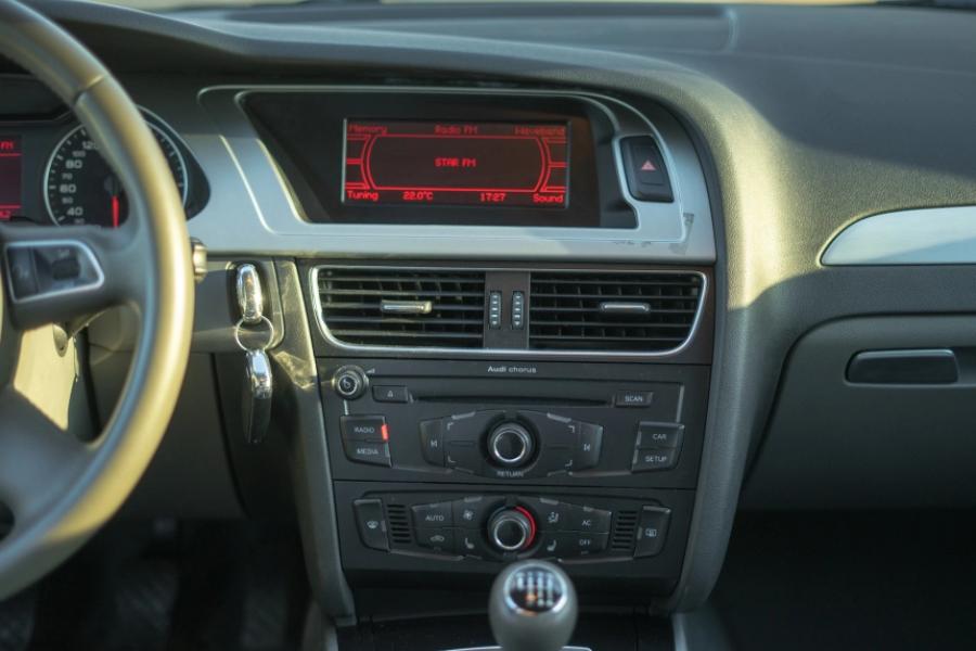 Zils Audi A4 2011 Rīga, ar dzinēja tilpumu 2.00 L un nobraukumu 307 tūkst. km par 5350 €, foto 19 vietnē AUTOMOTO.COM.LV