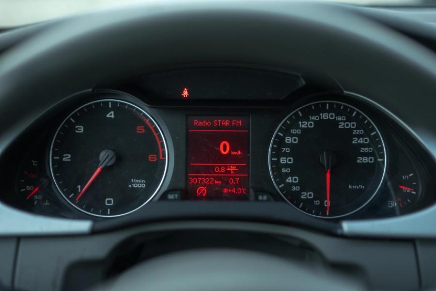Zils Audi A4 2011 Rīga, ar dzinēja tilpumu 2.00 L un nobraukumu 307 tūkst. km par 5350 €, foto 21 vietnē AUTOMOTO.COM.LV