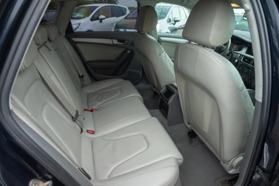 Zils Audi A4 2011 Rīga, ar dzinēja tilpumu 2.00 L un nobraukumu 307 tūkst. km par 5350 €, foto 24 vietnē AUTOMOTO.COM.LV