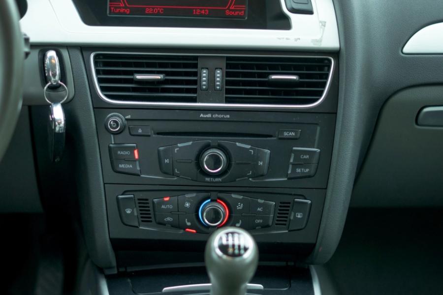 Zils Audi A4 2011 Rīga, ar dzinēja tilpumu 2.00 L un nobraukumu 307 tūkst. km par 5350 €, foto 32 vietnē AUTOMOTO.COM.LV