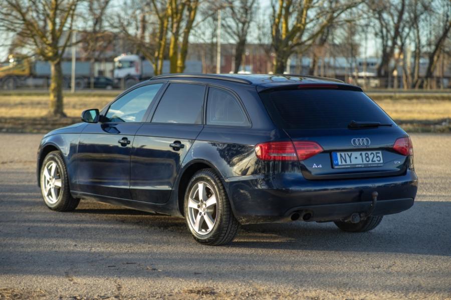 Zils Audi A4 2011 Rīga, ar dzinēja tilpumu 2.00 L un nobraukumu 307 tūkst. km par 5350 €, foto 38 vietnē AUTOMOTO.COM.LV