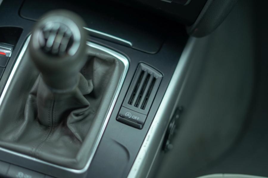 Zils Audi A4 2011 Rīga, ar dzinēja tilpumu 2.00 L un nobraukumu 307 tūkst. km par 5350 €, foto 40 vietnē AUTOMOTO.COM.LV