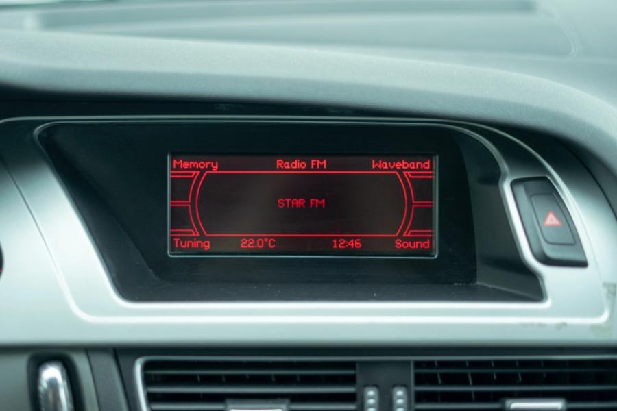 Zils Audi A4 2011 Rīga, ar dzinēja tilpumu 2.00 L un nobraukumu 307 tūkst. km par 5350 €, foto 41 vietnē AUTOMOTO.COM.LV