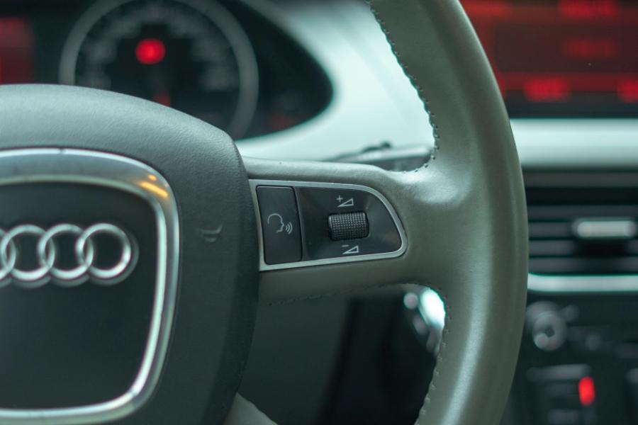 Zils Audi A4 2011 Rīga, ar dzinēja tilpumu 2.00 L un nobraukumu 307 tūkst. km par 5350 €, foto 43 vietnē AUTOMOTO.COM.LV