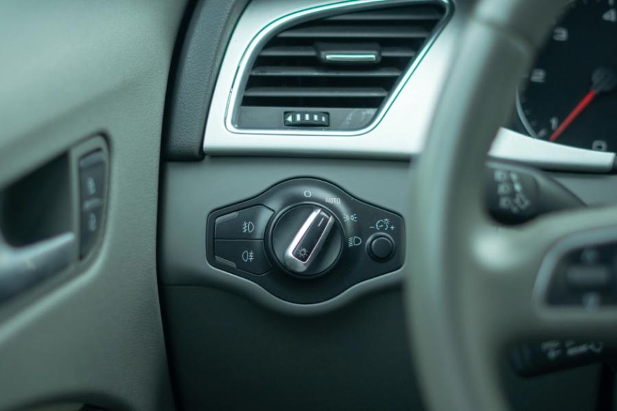 Zils Audi A4 2011 Rīga, ar dzinēja tilpumu 2.00 L un nobraukumu 307 tūkst. km par 5350 €, foto 44 vietnē AUTOMOTO.COM.LV
