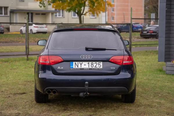 Blue Audi A4 2011 in Liepaja, with an engine capacity of 2.00 L and mileage of 307 thousand km for 4500 €, photo 3 on AUTOMOTO.COM.LV