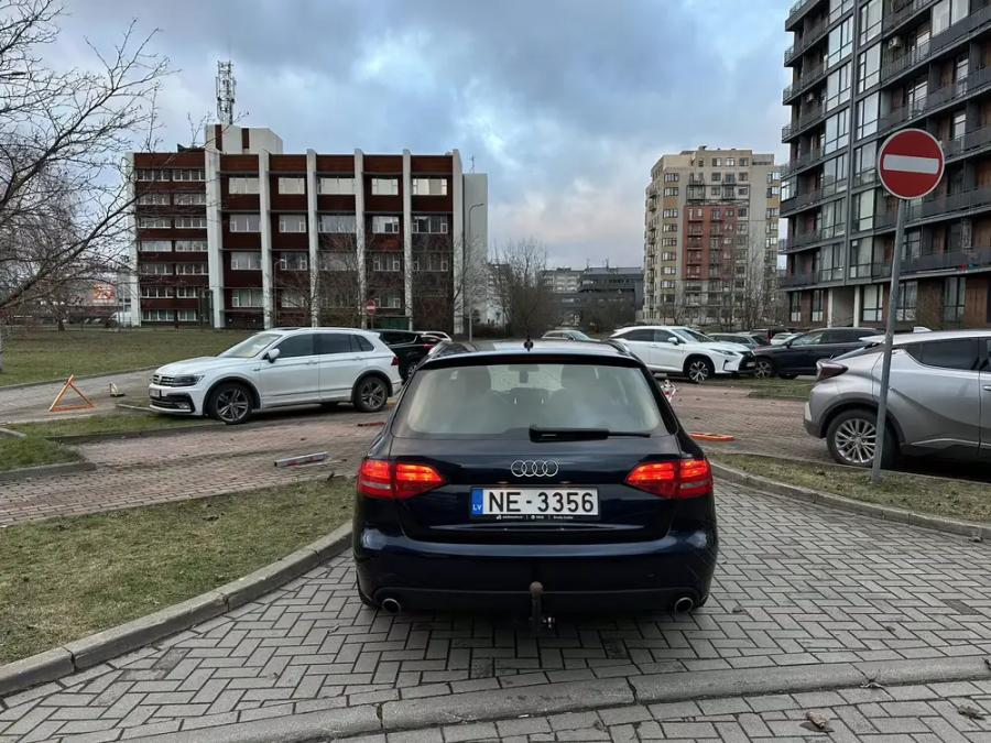 Zils Audi A4 2011 Rīga, ar dzinēja tilpumu 2.70 L un nobraukumu 343 tūkst. km par 4790 €, foto 4 vietnē AUTOMOTO.COM.LV