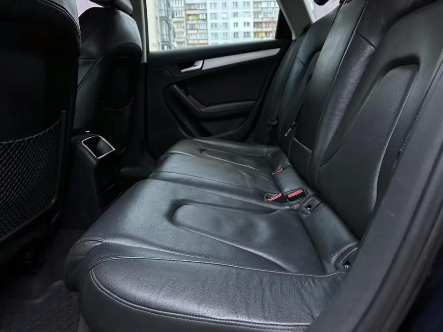 Zils Audi A4 2011 Rīga, ar dzinēja tilpumu 2.70 L un nobraukumu 343 tūkst. km par 4790 €, foto 13 vietnē AUTOMOTO.COM.LV