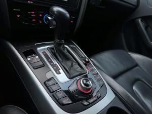 Zils Audi A4 2011 Rīga, ar dzinēja tilpumu 2.70 L un nobraukumu 343 tūkst. km par 4790 €, foto 21 vietnē AUTOMOTO.COM.LV