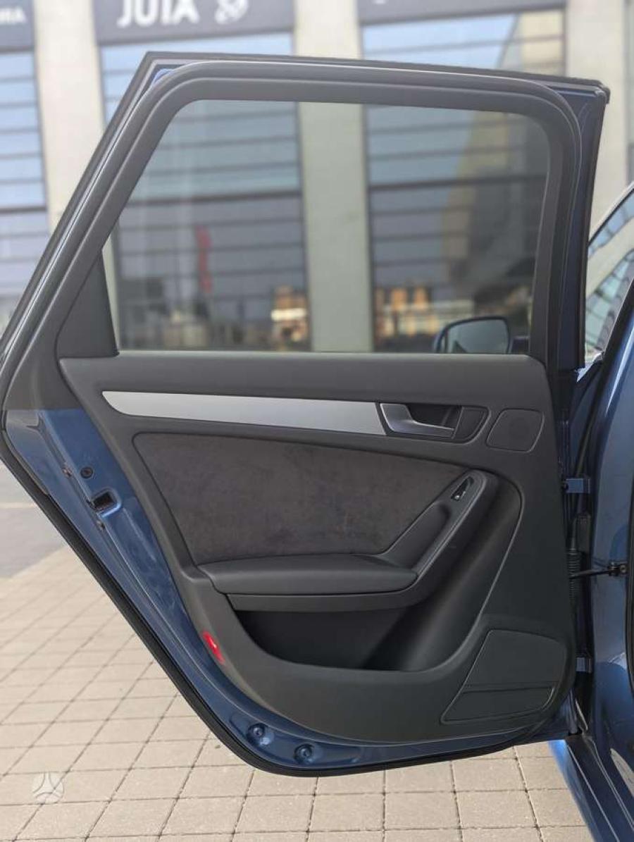 Zils Audi A4 2011 Kauņa, ar dzinēja tilpumu 1.97 L un nobraukumu 251 tūkst. km par 6500 €, foto 24 vietnē AUTOMOTO.COM.LV